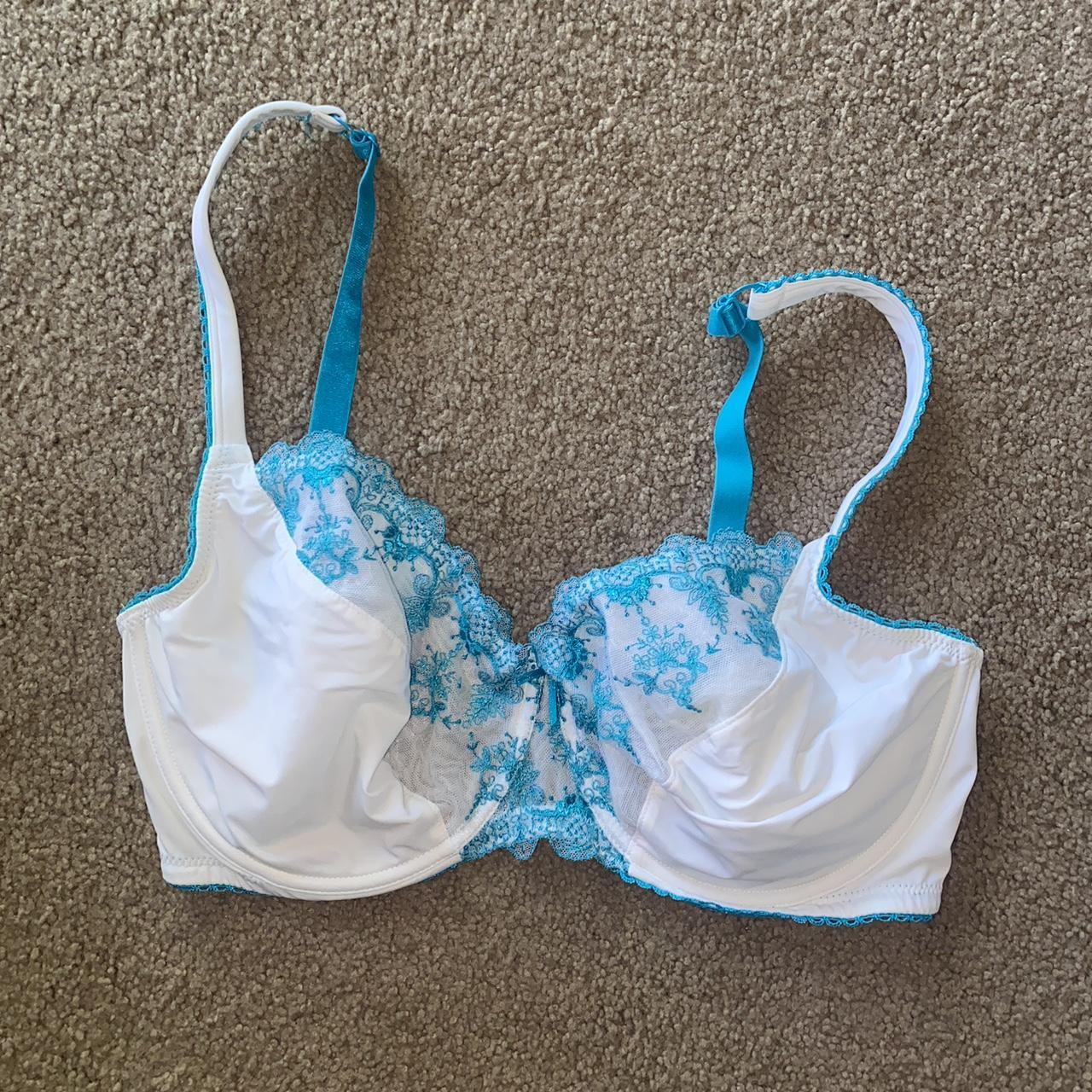 intimo | white & blue three piece set 38DD lace... - Depop