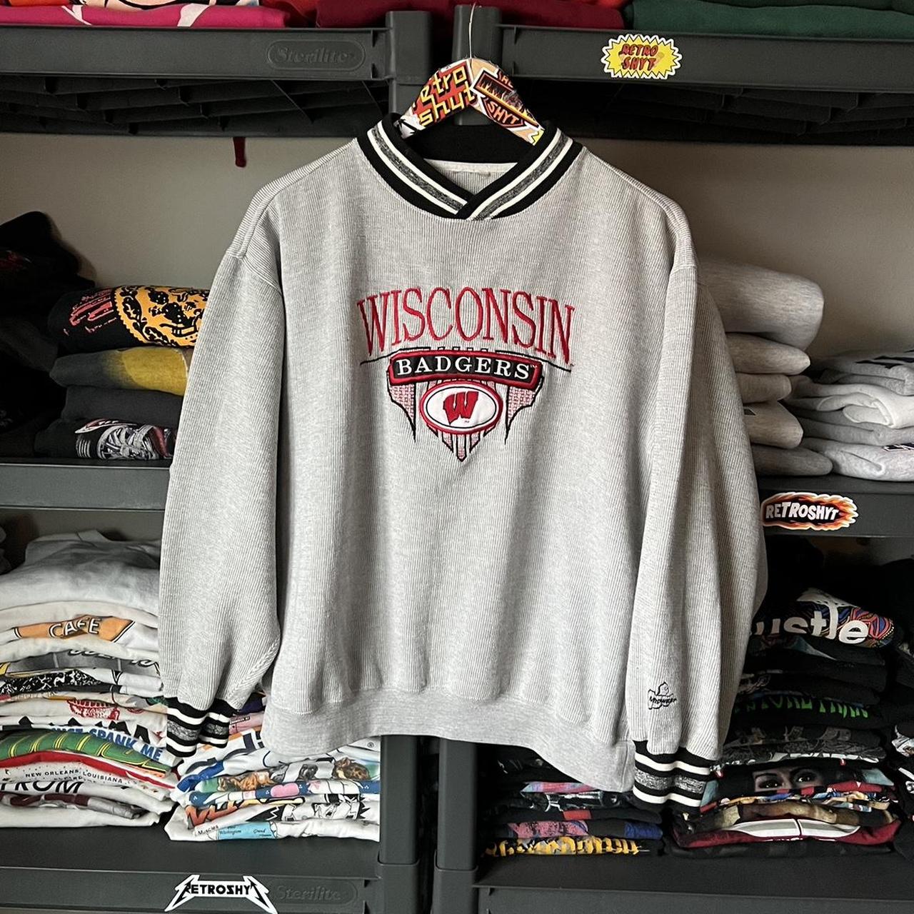 Wisconsin Badgers Sweatshirt 📐21” x 24” - Depop