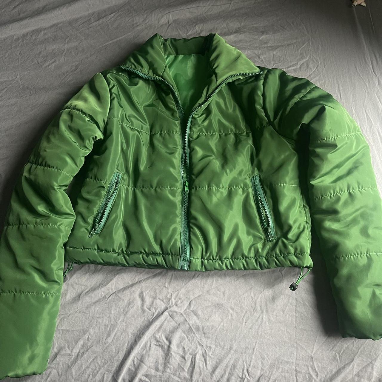 Green cropped puffer jacket💕 Size: M Very small... - Depop