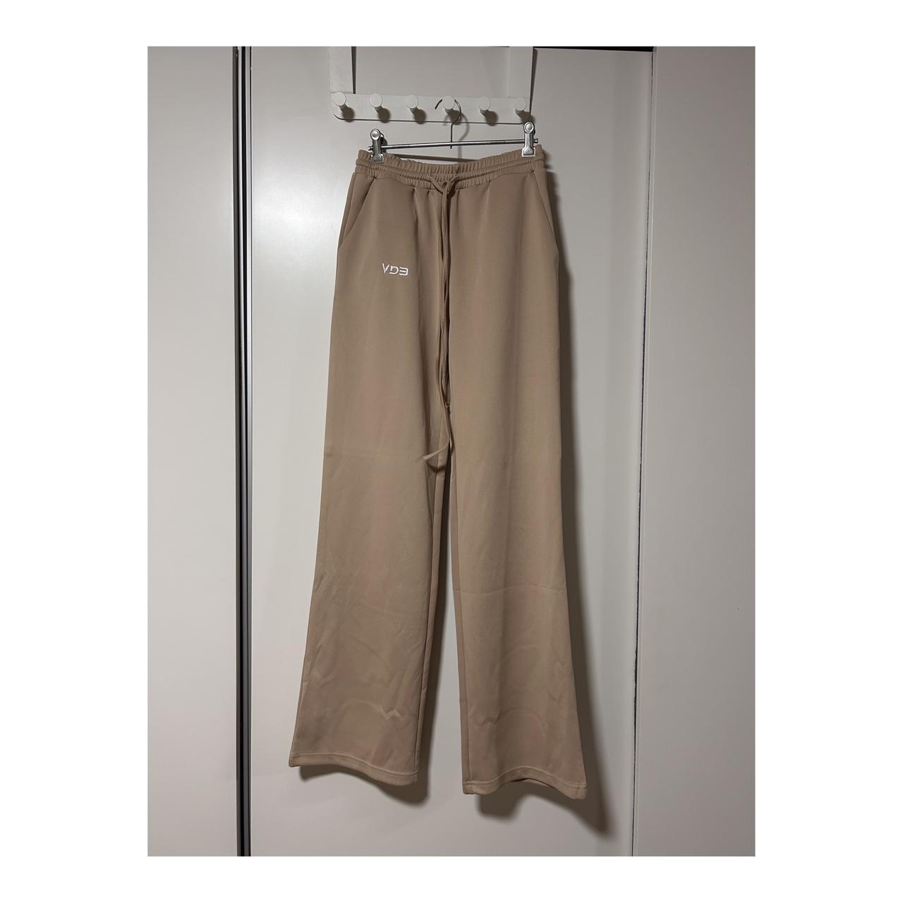 Venderbys S/M beige tracksuit pants - Depop