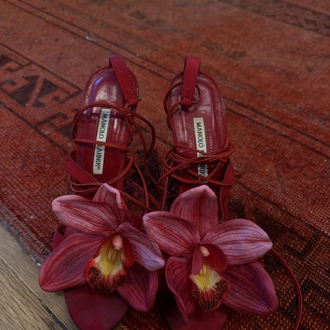 Vintage manolo flower heel | Depop