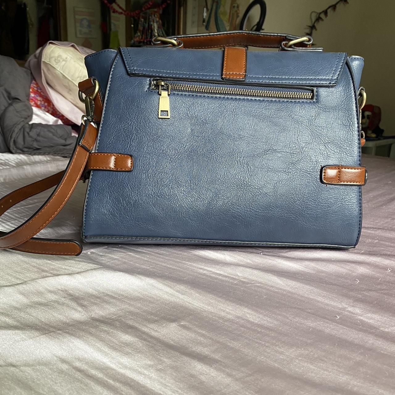 Large messenger bag #genderneutral #messangerbag - Depop