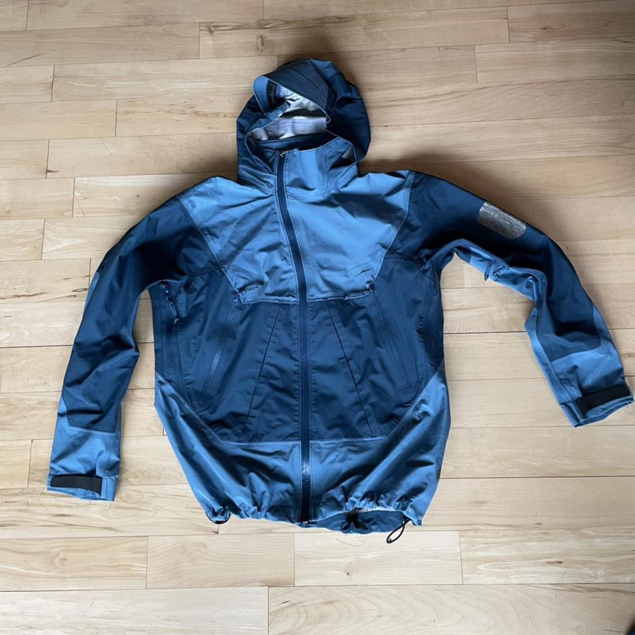 BLUE ARC’TERYX GORE-TEX SIDEWINDER SV 2000s SIZE:... - Depop