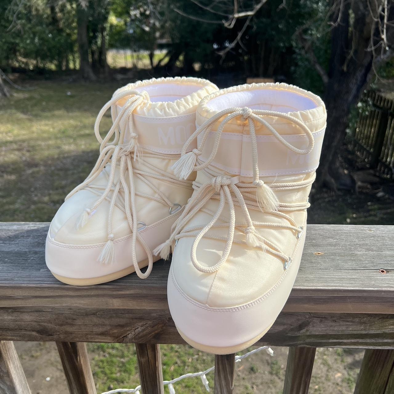 Moon Boot Low Top Lace Up Boots Womens Size... - Depop