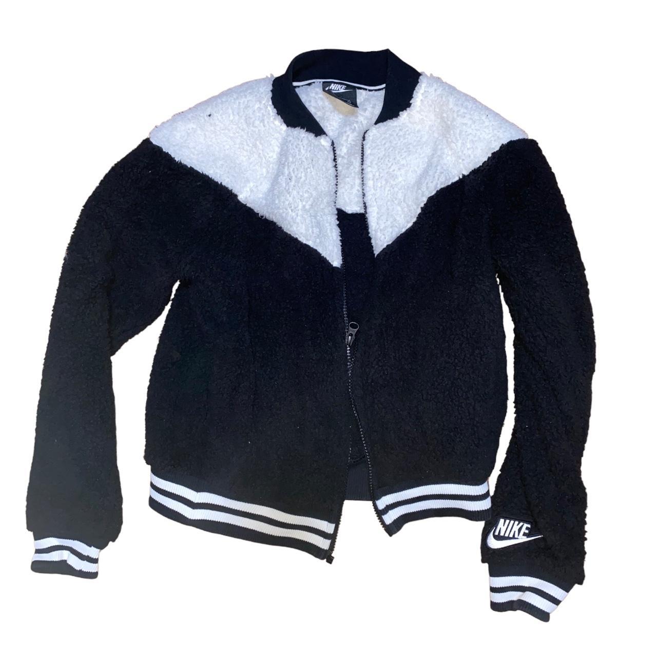 Nike Women's White and Black Jacket | Depop