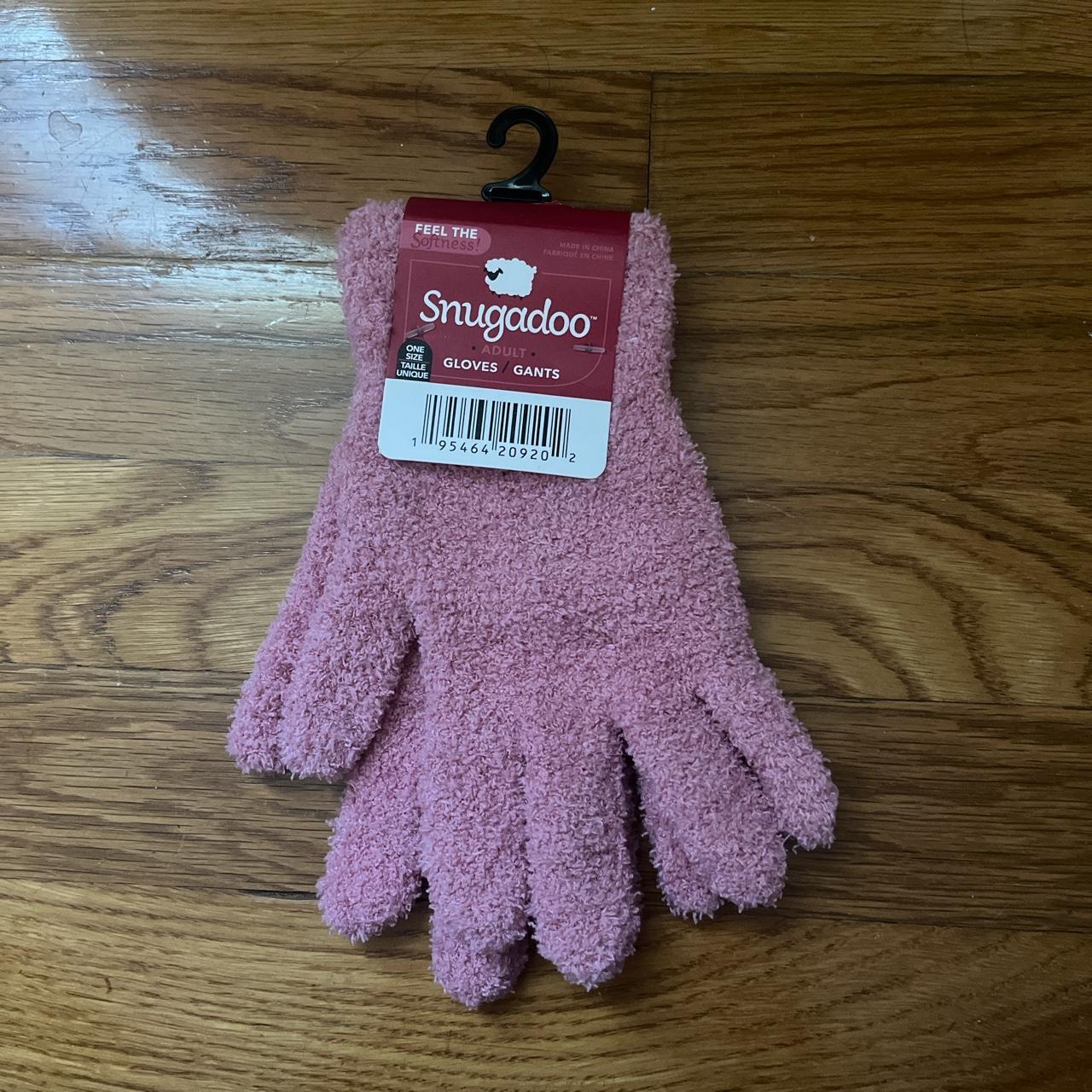 Women's Pink Gloves | Depop
