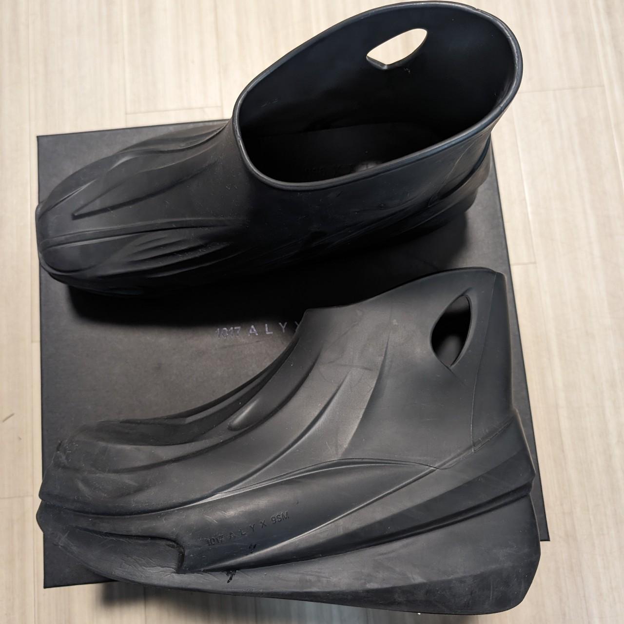 1017 Alyx 9sm Mono Boot. Worn a bit and kinda dirty... - Depop