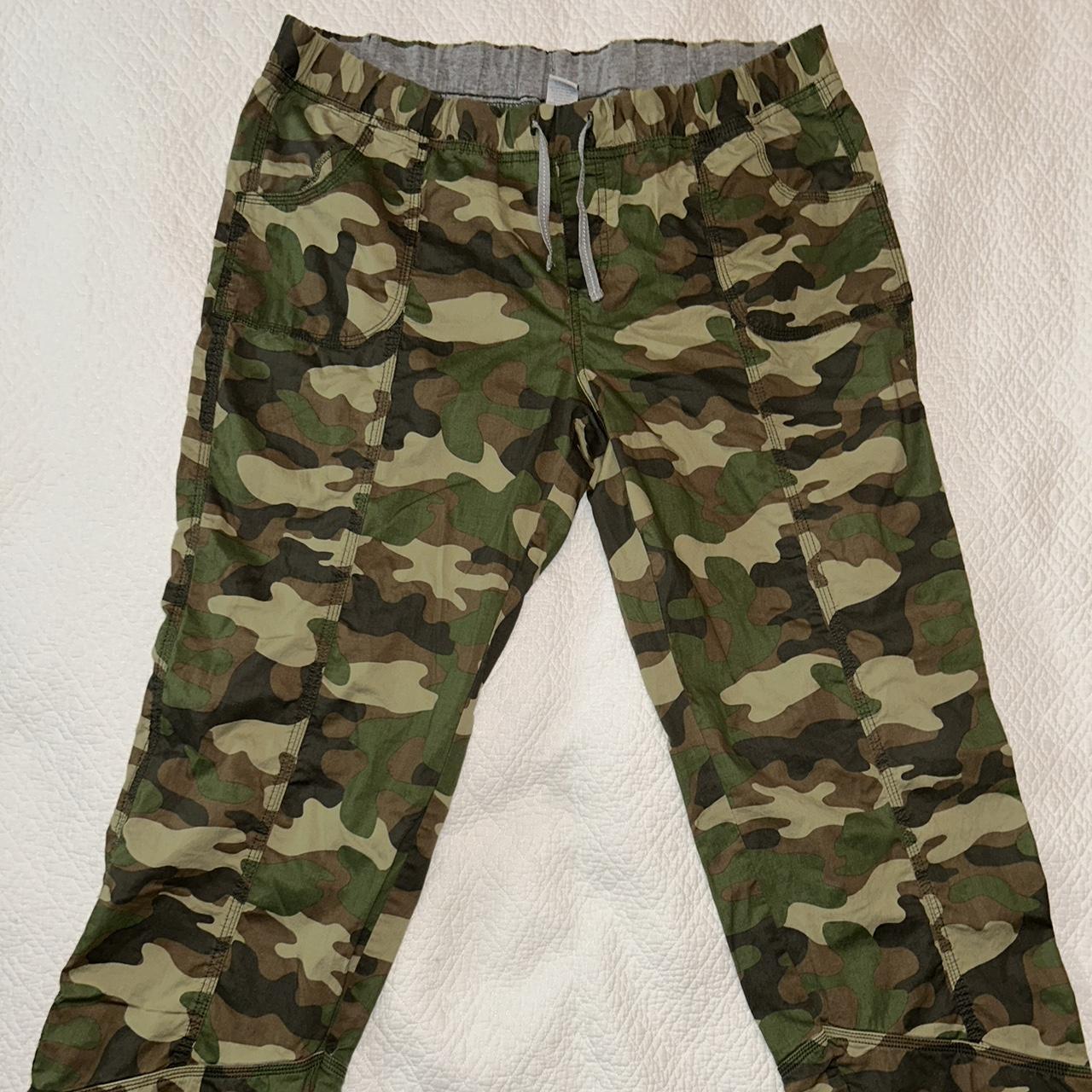 Draw string camo pants!💚 #camo #Y2K #trendy - Depop