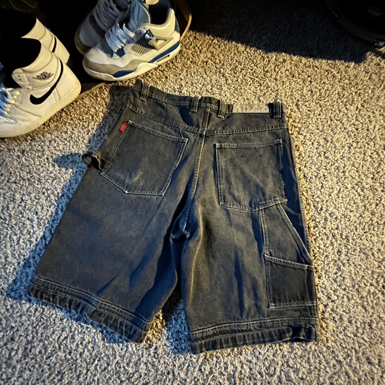 Evolution jeans grey carpenter jorts Size : 38 Ask... - Depop