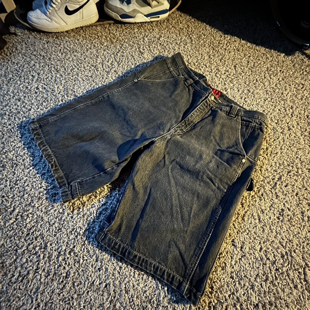 Evolution jeans grey carpenter jorts Size : 38 Ask... - Depop