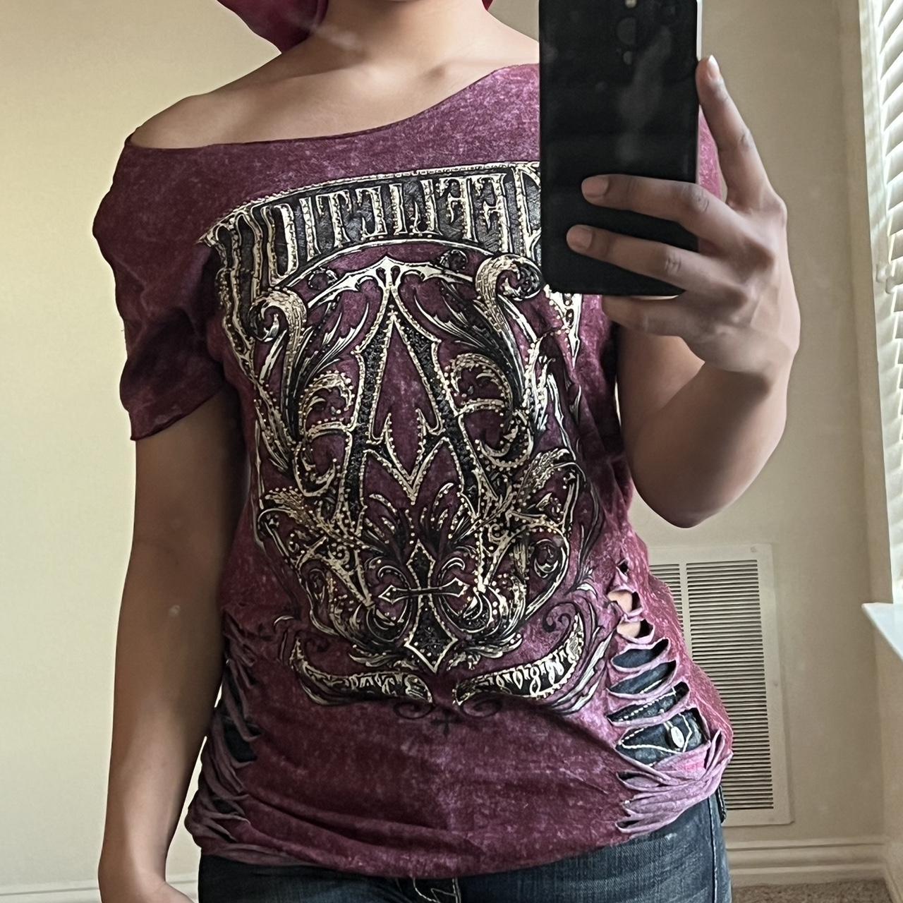 Open back affliction Tee fits like a M - Depop