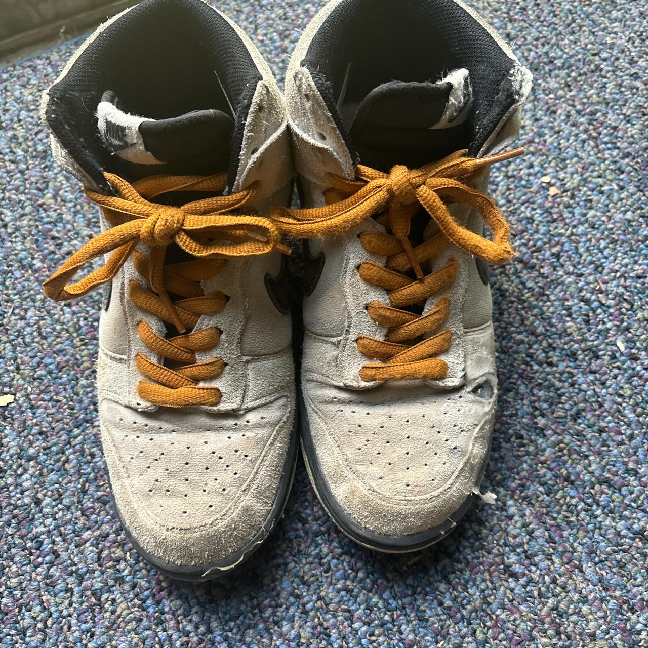 NO INSOLES Size 6.5 Men’s beat up dunks. Skated... - Depop