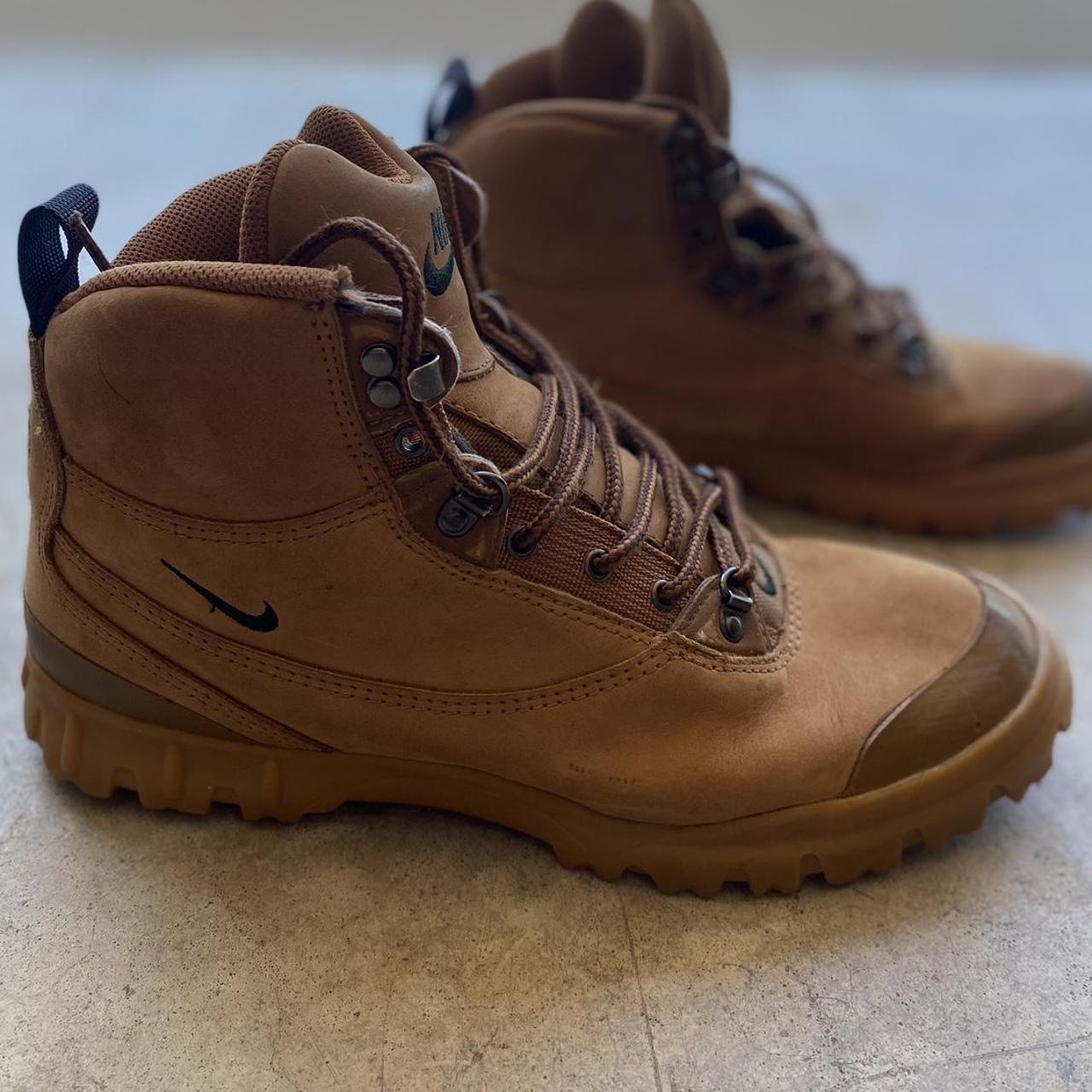 Vintage 90’s Nike hiking boots Such a good color... - Depop
