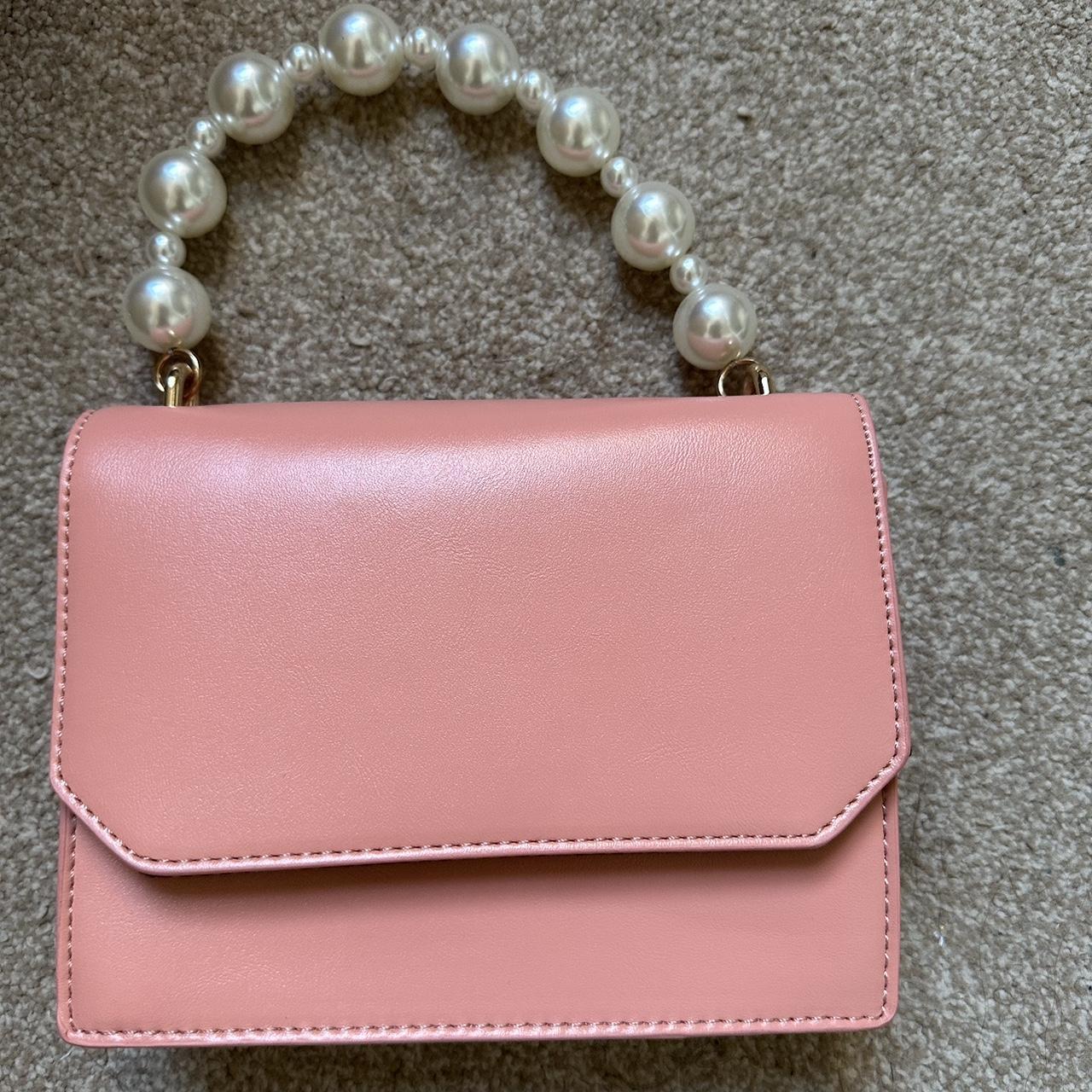 Cute pink pearl purse. Super stylish and fashionable... - Depop