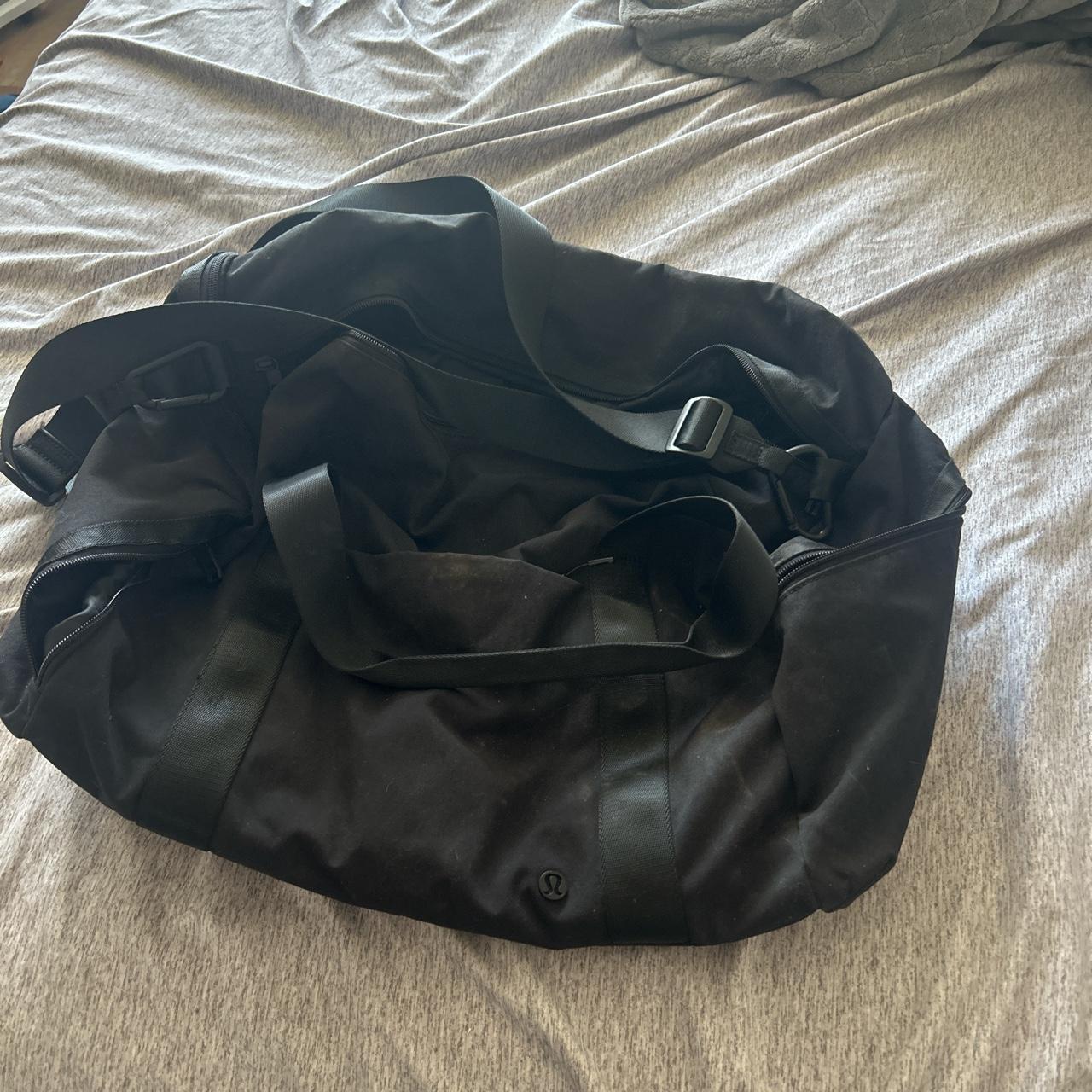 Duffle bag lululemon - Depop