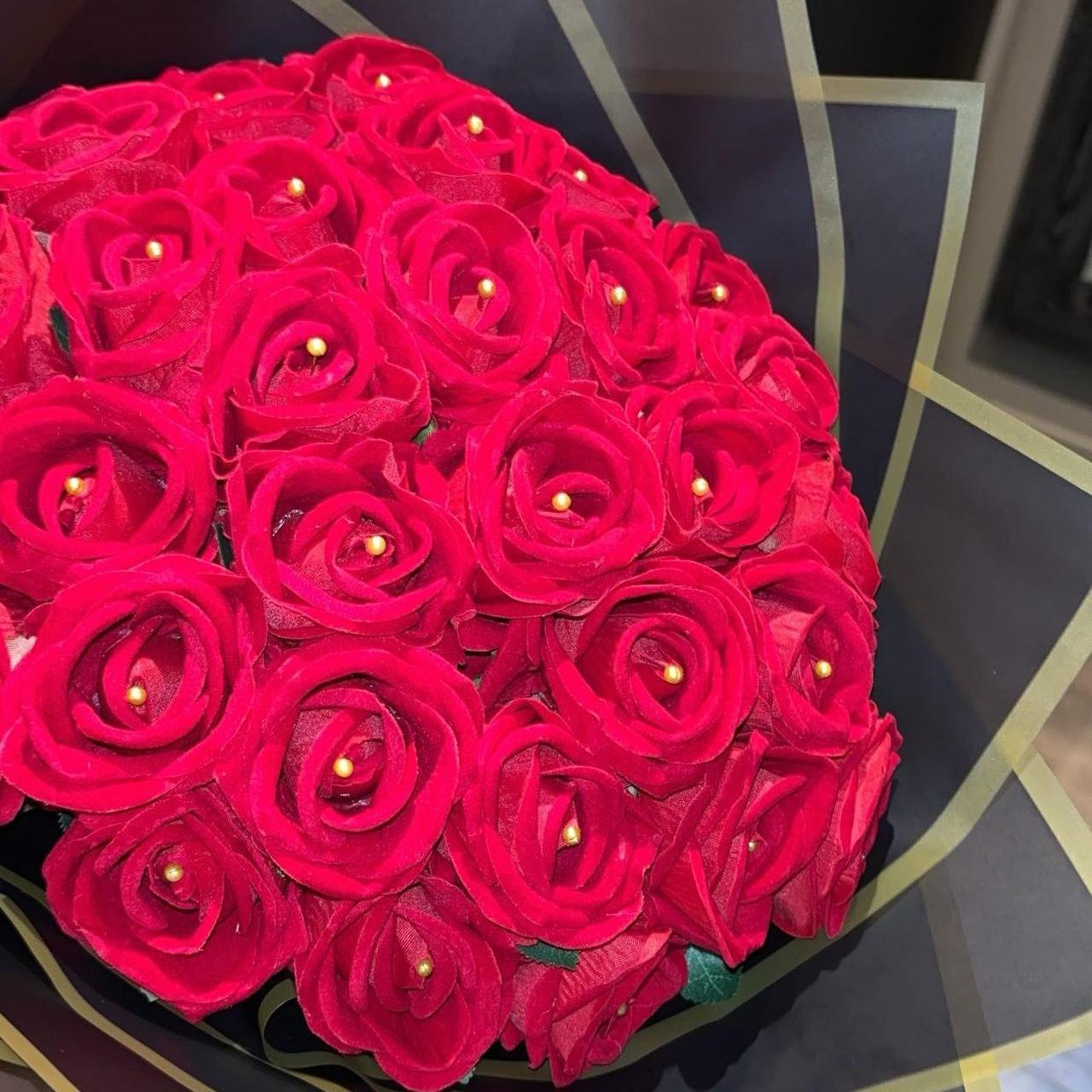 30 FAKE rose bouquet with gold pins Can be used... - Depop
