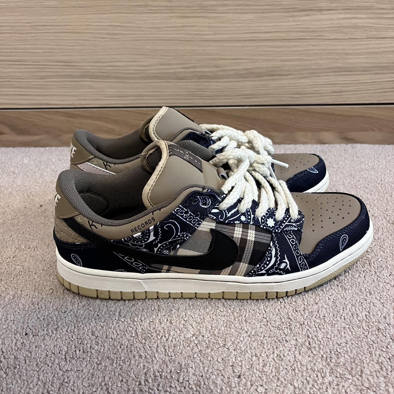 Travis Scott Men's Navy and Cream Trainers | Depop