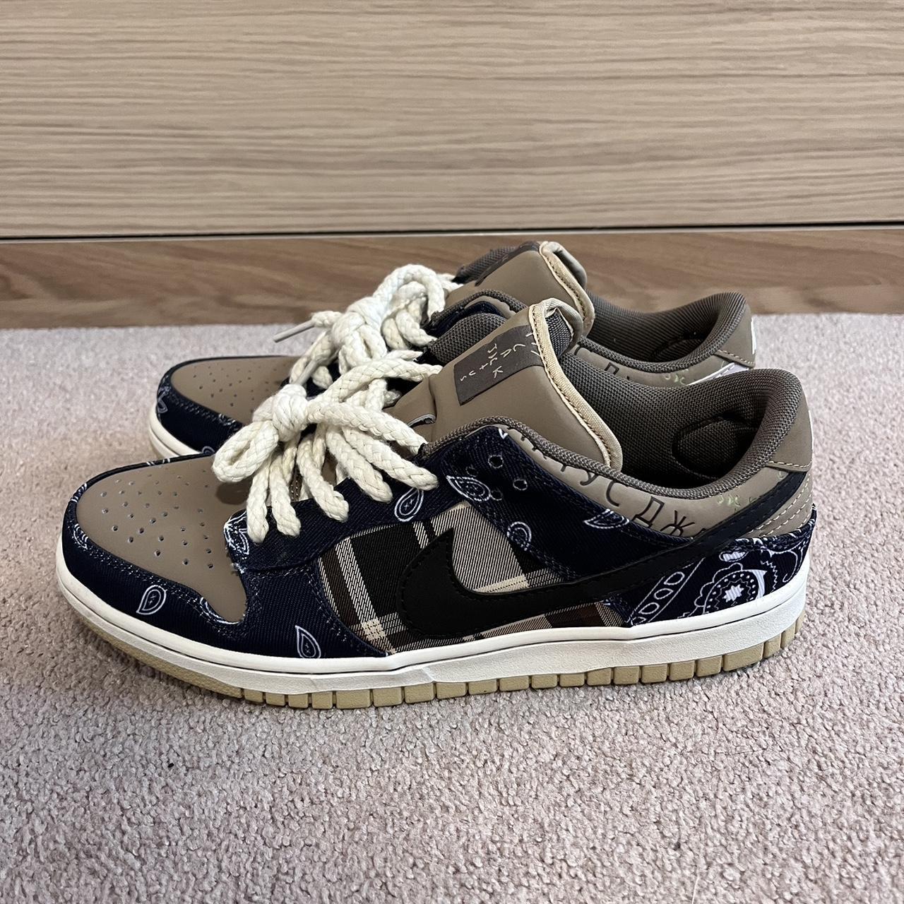 Travis Scott Men's Navy and Cream Trainers | Depop