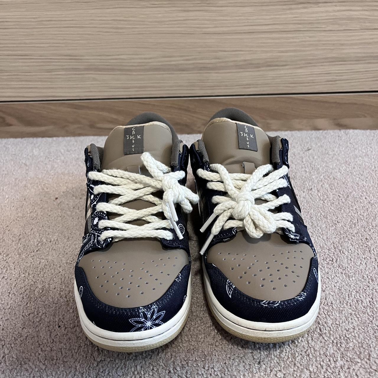 Travis Scott Men's Navy and Cream Trainers | Depop
