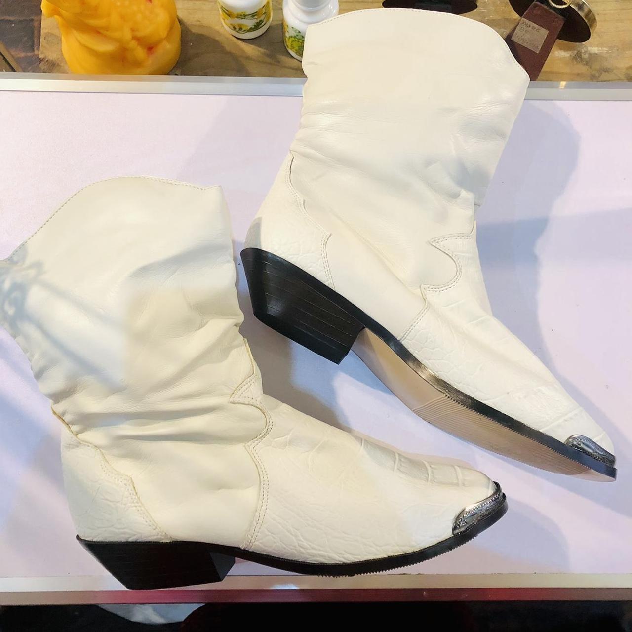 American Vintage Women's White and Cream Boots | Depop
