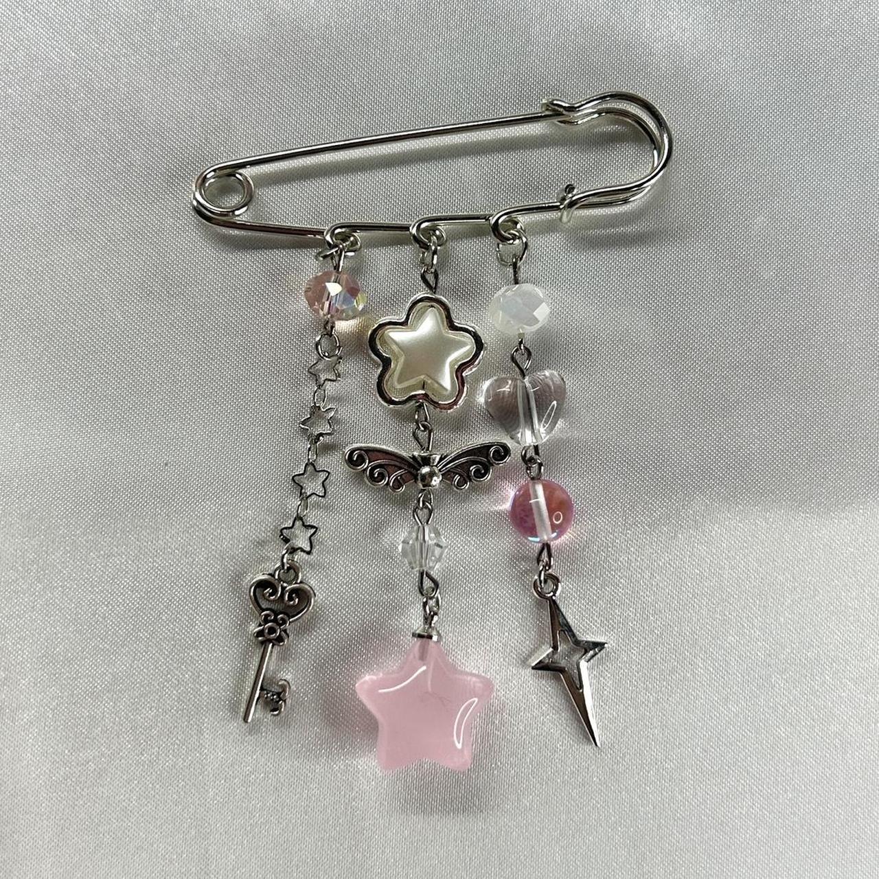 Bag pin collection🧸🌷🪞 Slide 2(The lovely bag pin)... - Depop