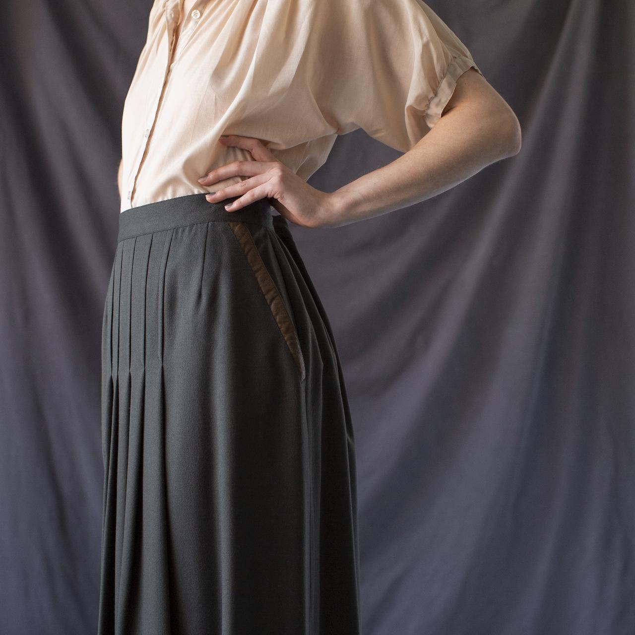 Stunning vintage Mary Ann Restivo pleated skirt with... - Depop