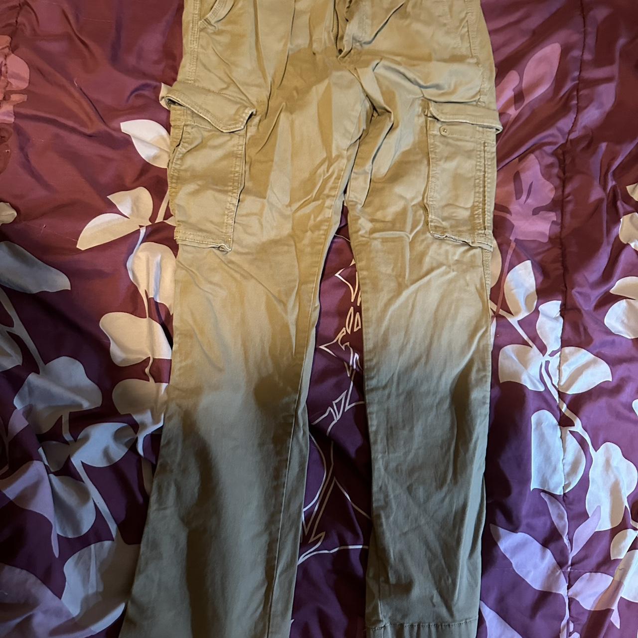 Tan and khaki cargo pants #cargopants by Goodfellow... - Depop