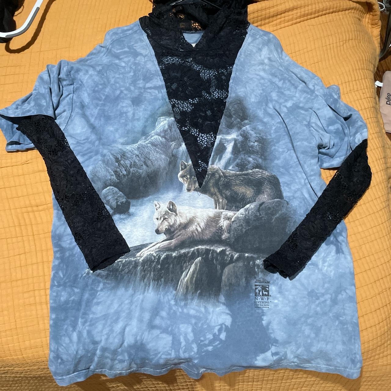 LF Women's T-shirt | Depop