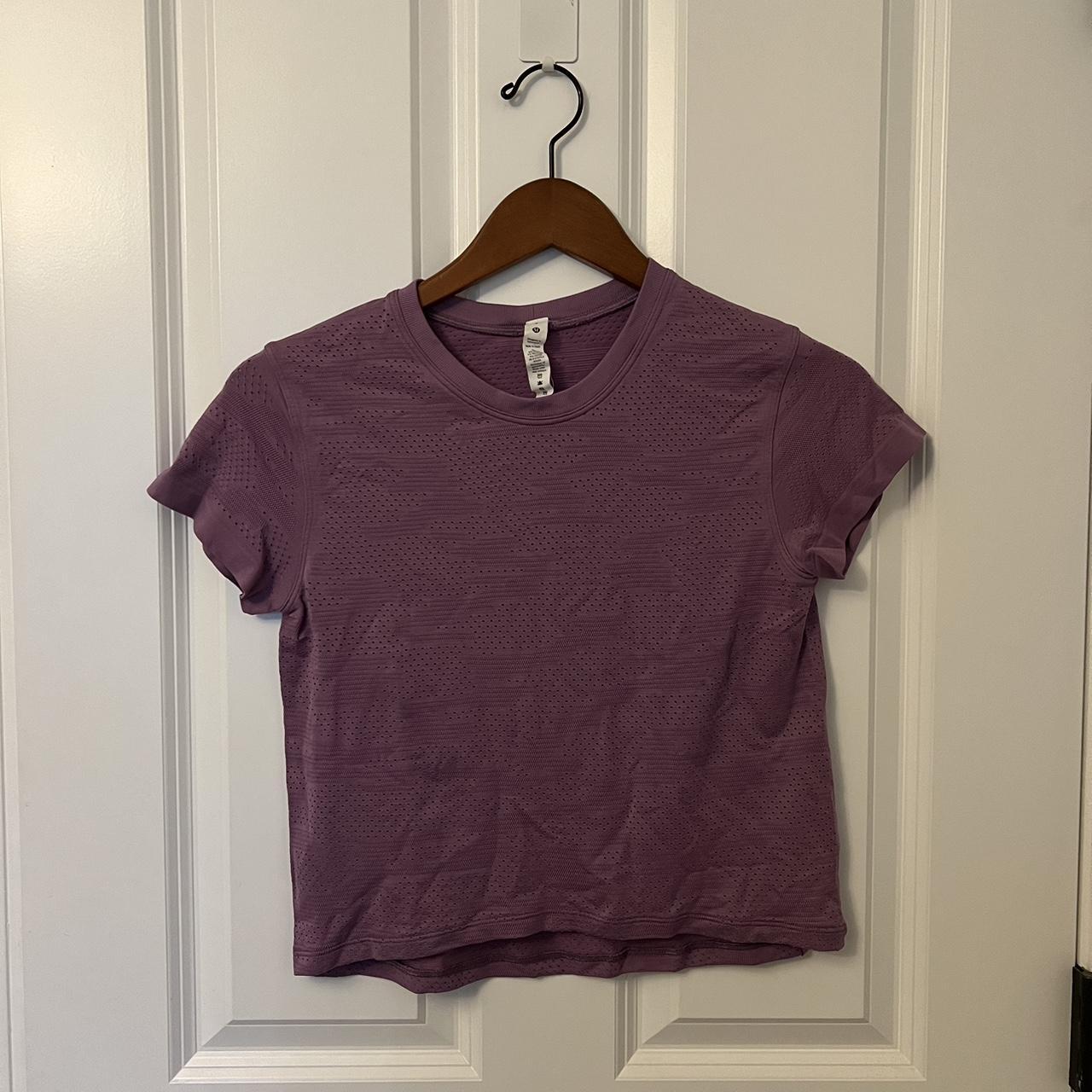 Cropped flowy lululemon workout top Fits an... - Depop