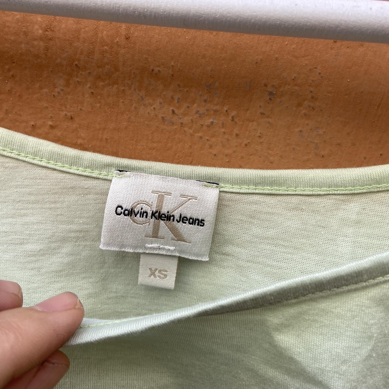 CK Y2k top asimmetrico con davanti rotondo più lungo... - Depop