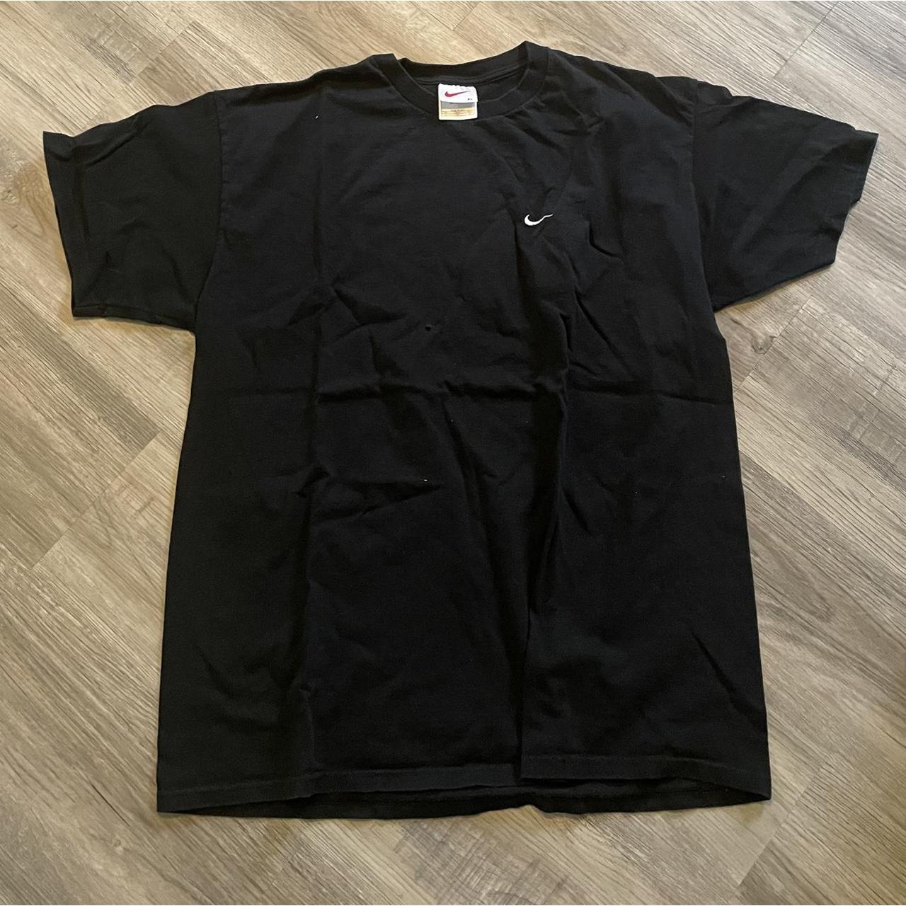 Early 2000’s nike swoop shirt -size XL -dm for... - Depop
