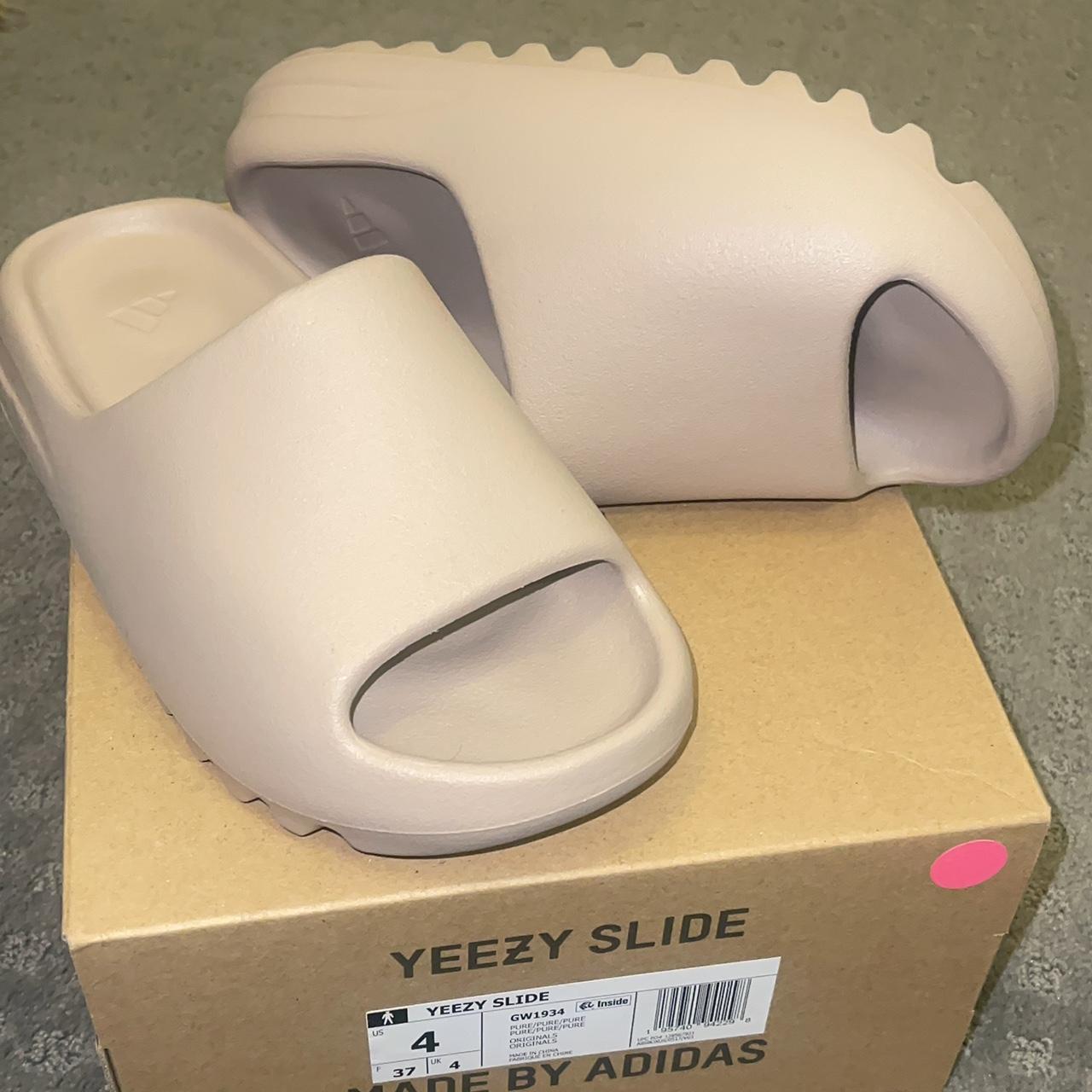 Yeezy Women's Cream and Tan Slides | Depop