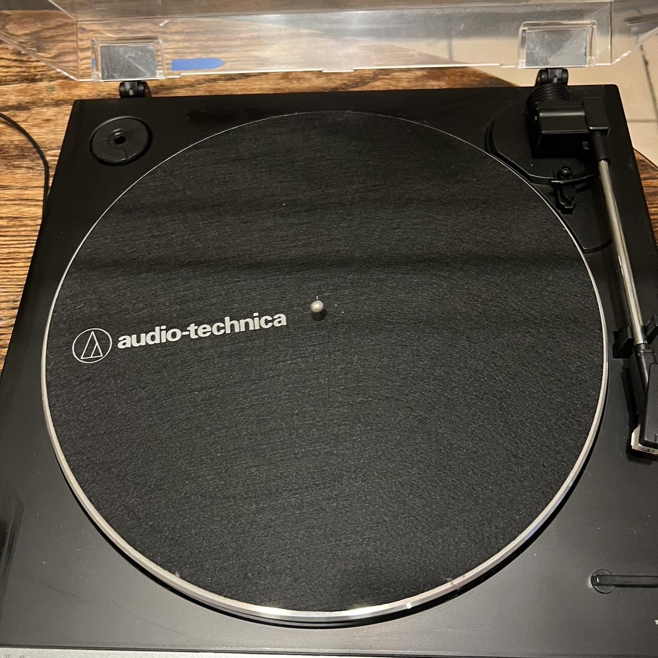 Turn table with speakers included - Depop