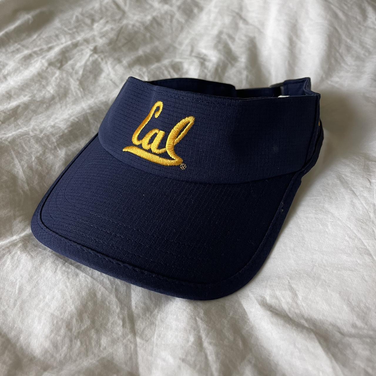 🐻 Go bears!! Cal hat 🐻 🤍 wear it to gameday 🤍 wear... - Depop