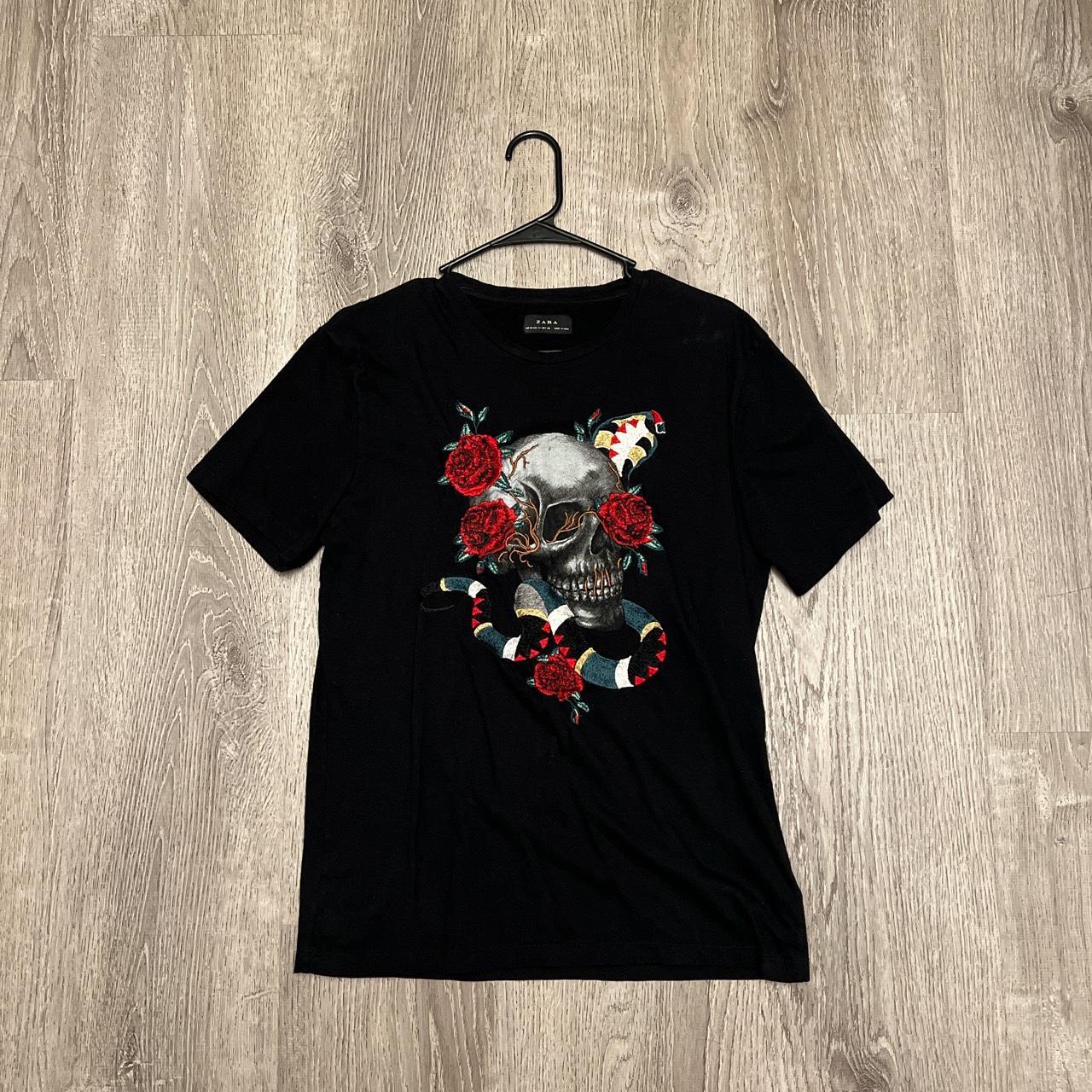 Vintage men's skull n roses t shirt soft material/... - Depop