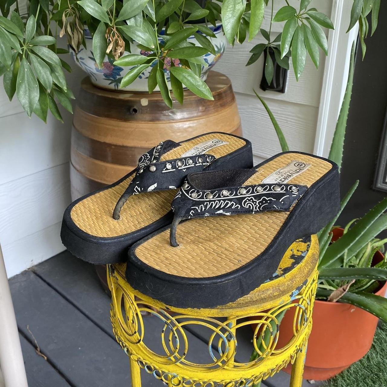 🖤Vintage 2000s Y2K platform sandals, has rhinestones... - Depop