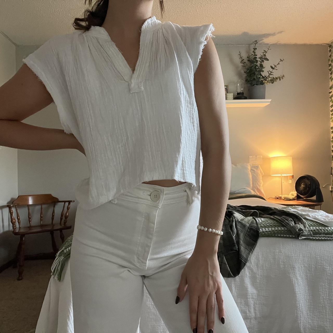 White woven texture t-shirt Size: M 100% cotton - Depop