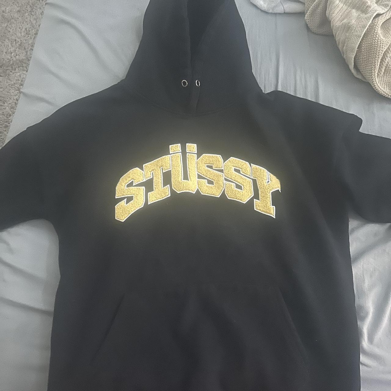 L Stussy hoodie - Depop