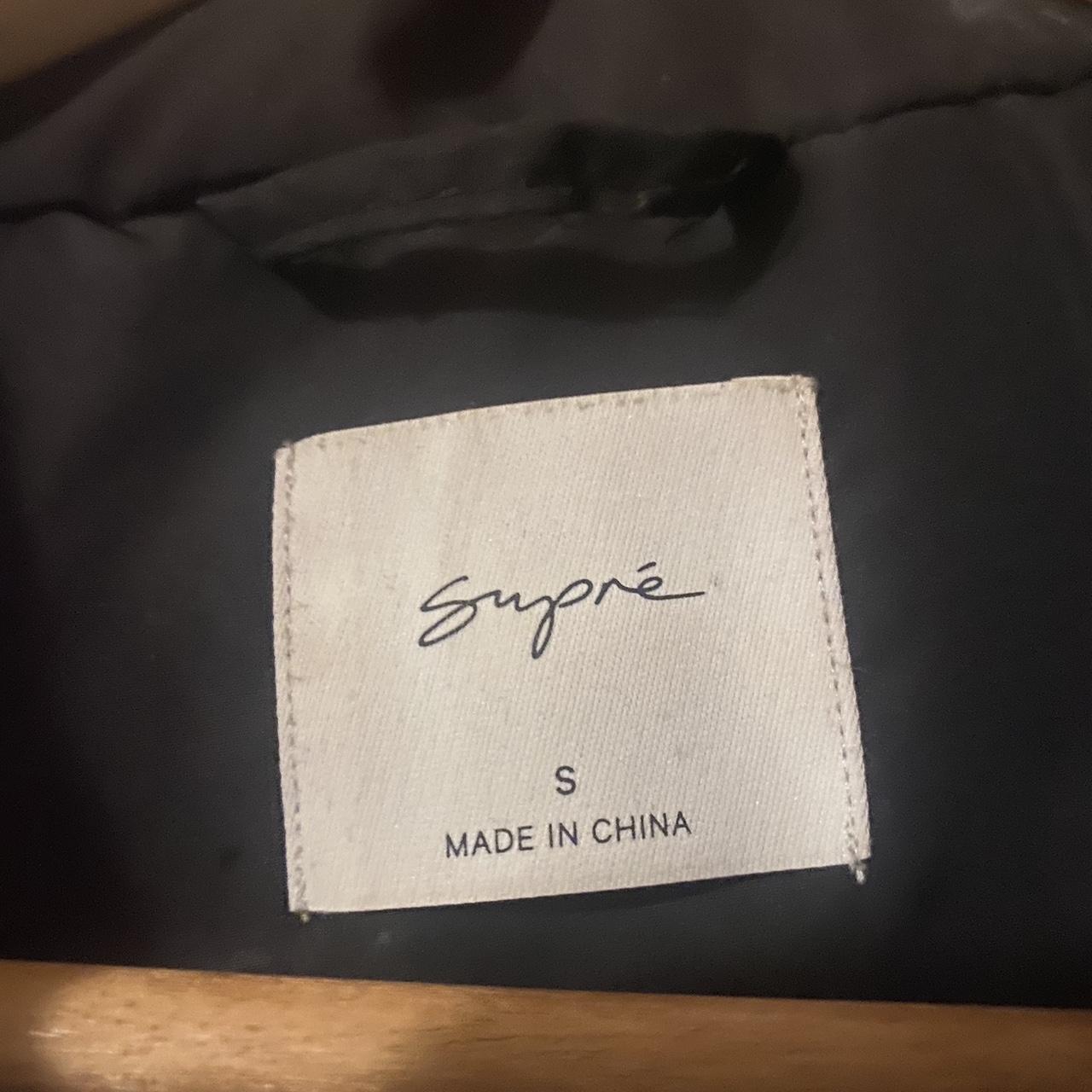 supre cropped puffer vest • fits size 6-8 • 100%... - Depop