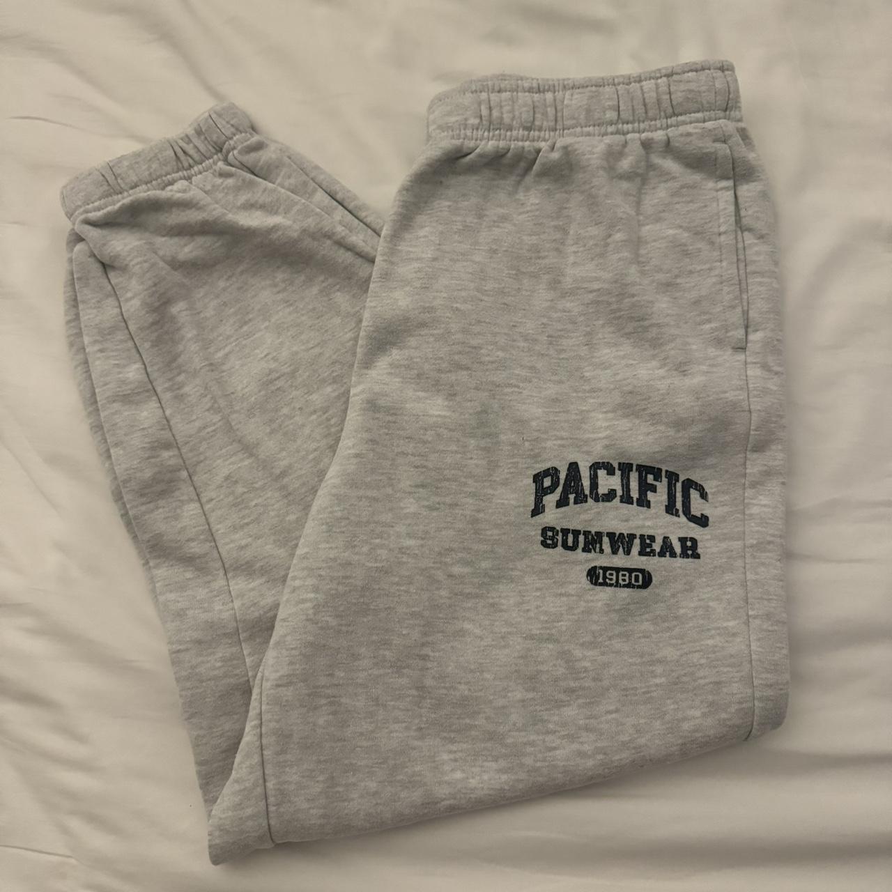 pacsun sweatpants size medium can fit a small good... - Depop
