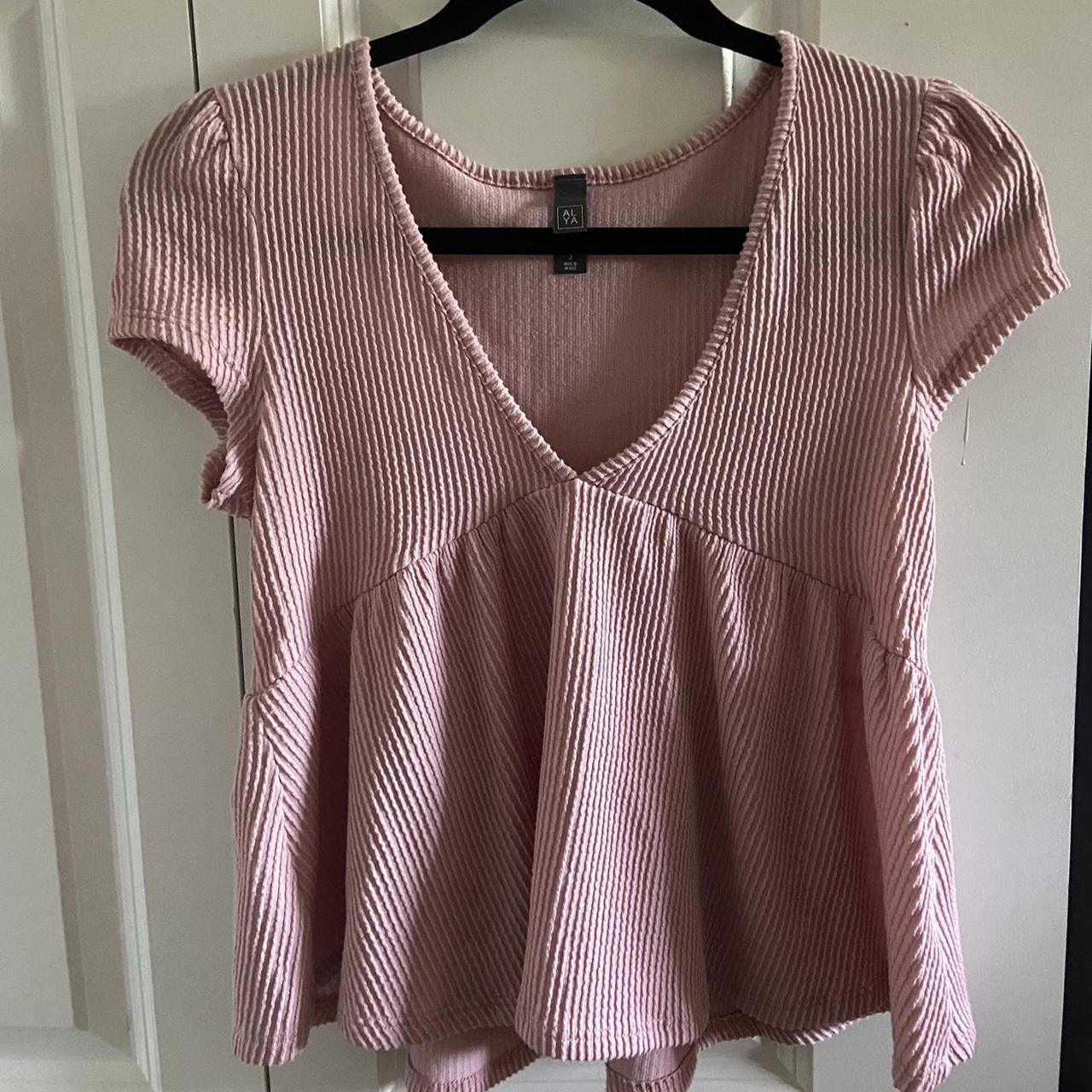 alya pink flowy top so cute just not my style - Depop