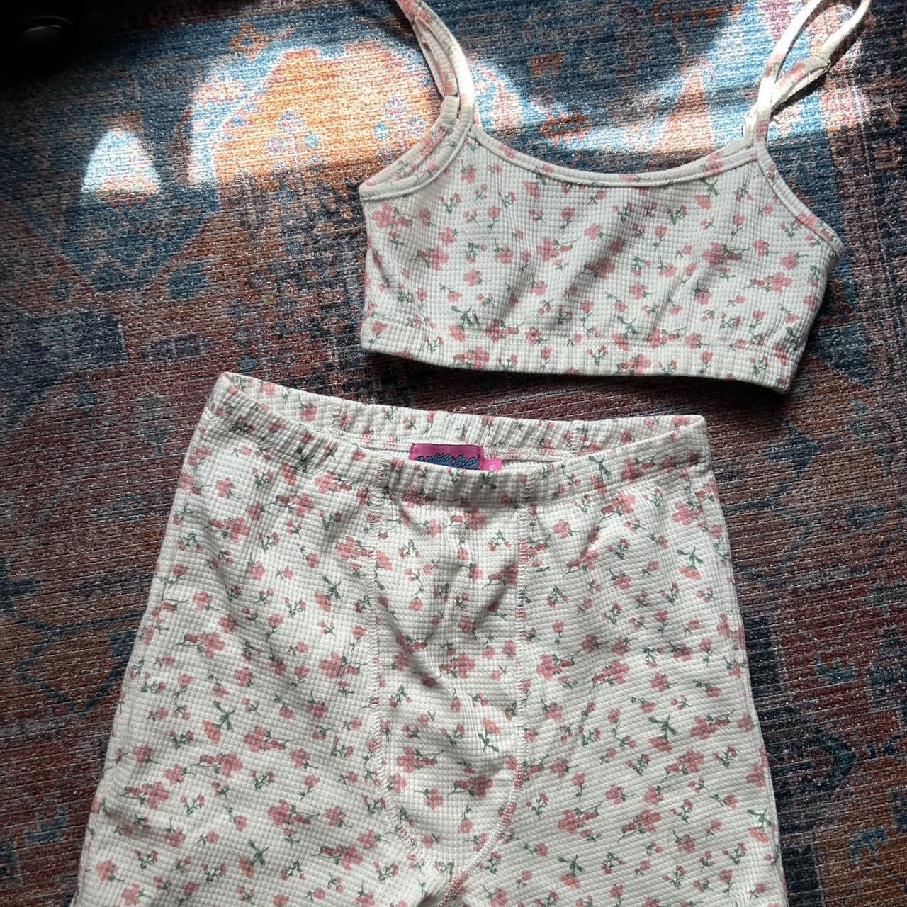 edikted floral short and tank set ! super cute and... - Depop