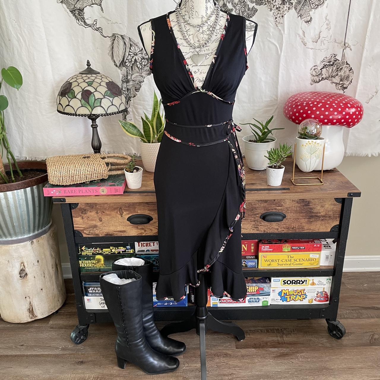 🐞 Vintage Rampage wrap dress with floral piping hem... - Depop