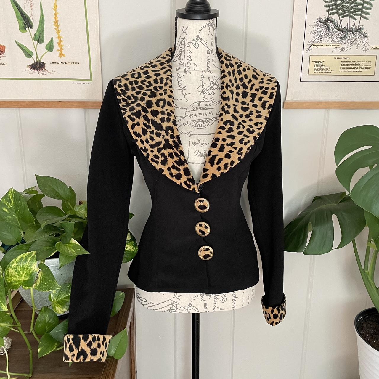 🥀 Vintage 90s leopard / cheetah print fuzzy collar... - Depop