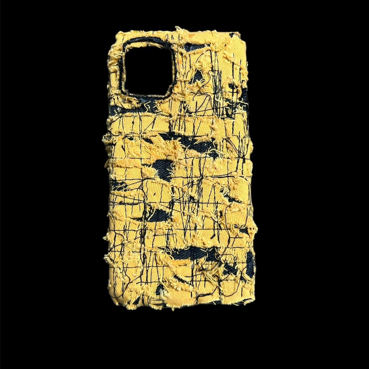 Custom made bumble bee 🐝 phone case made by me FOR... - Depop