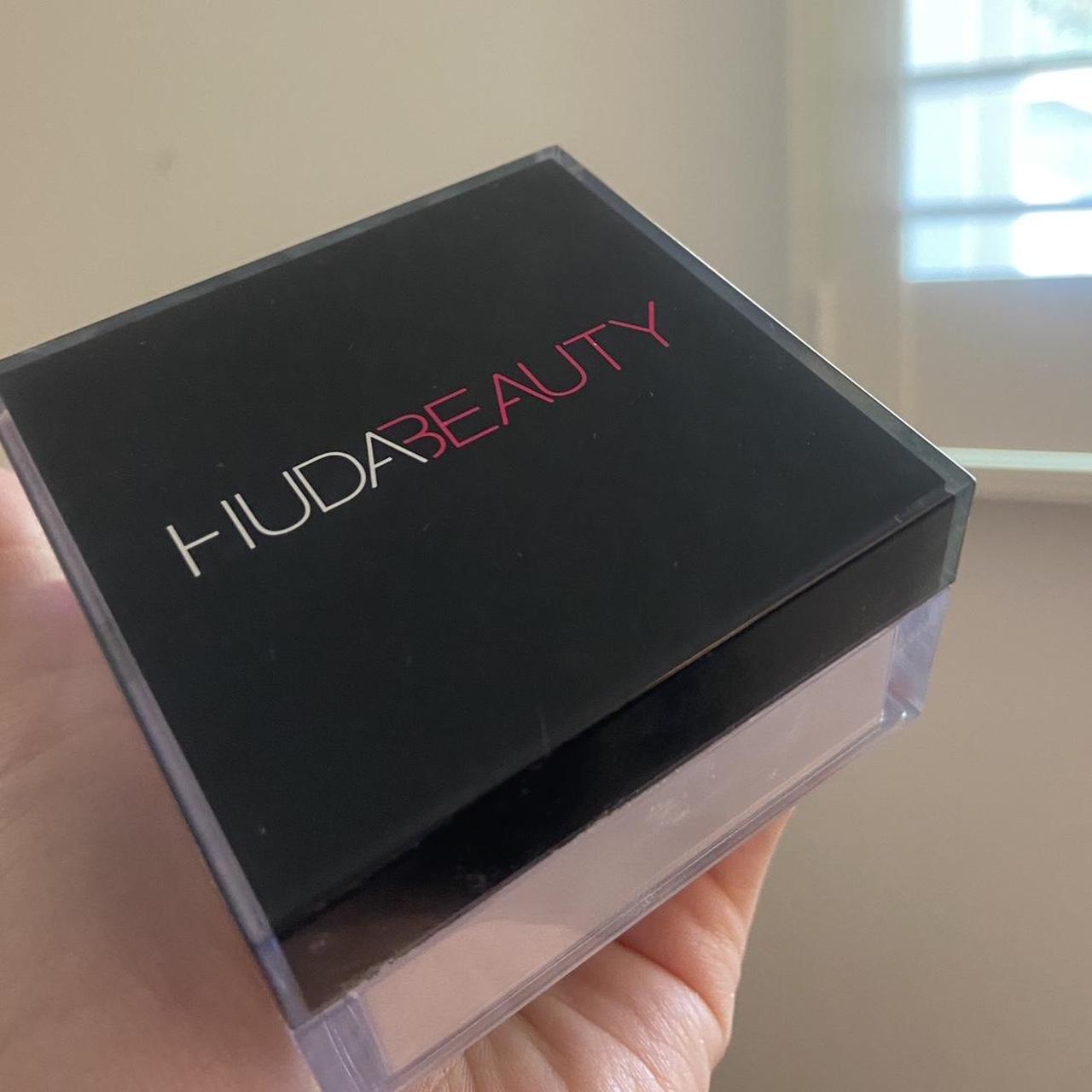 Huda Beauty easy bake translucent powder shade... - Depop