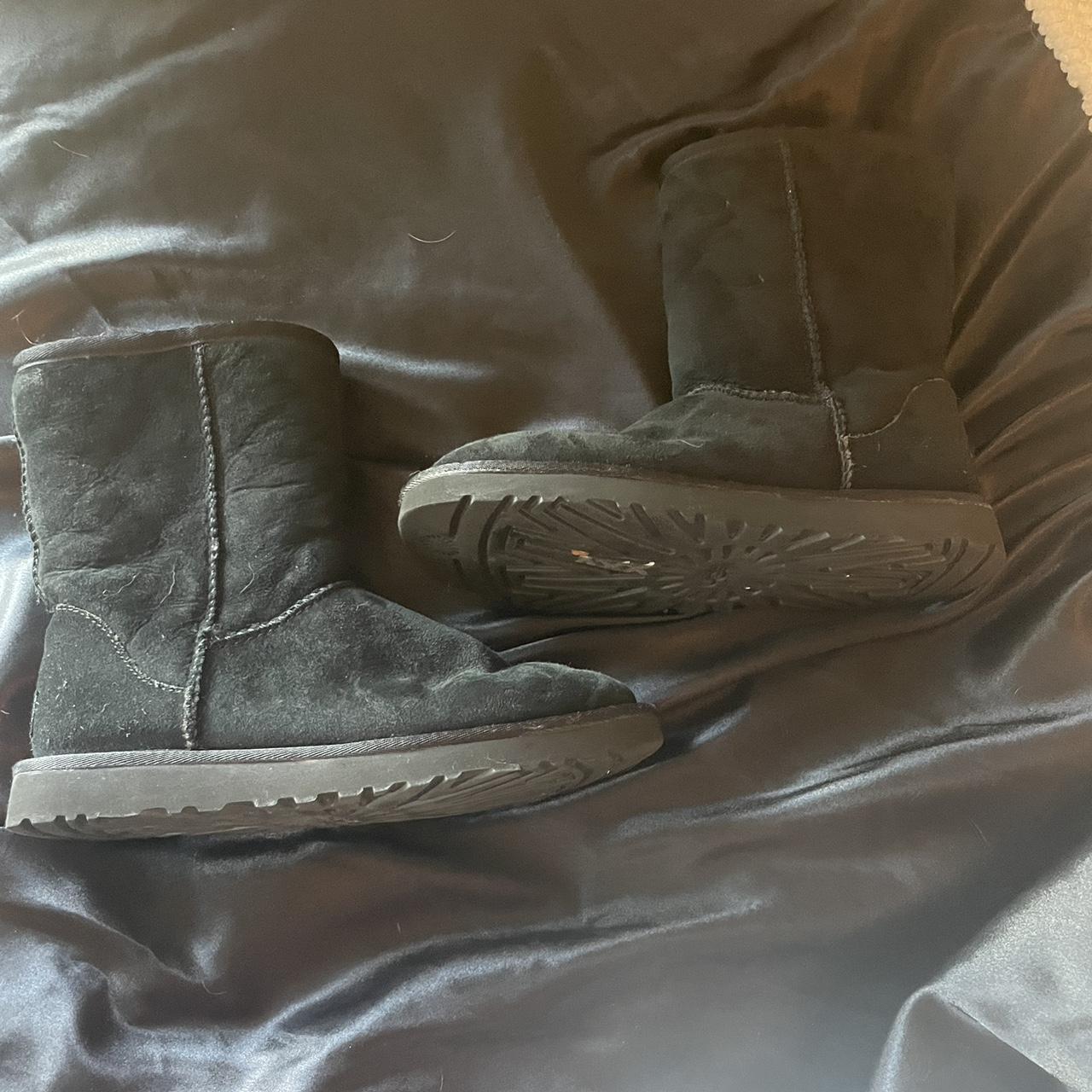 Mid length black uggs Size 7 women’s - Depop