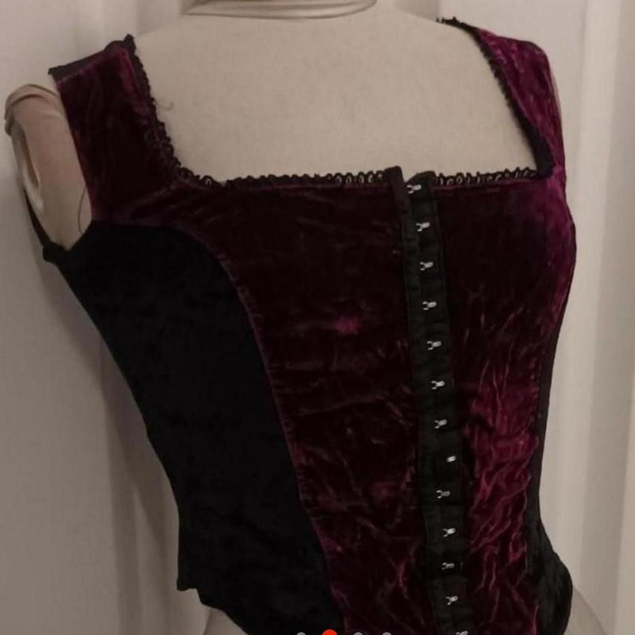 Uber RARE and Discontinued 90s Trad Goth/Vampire... - Depop