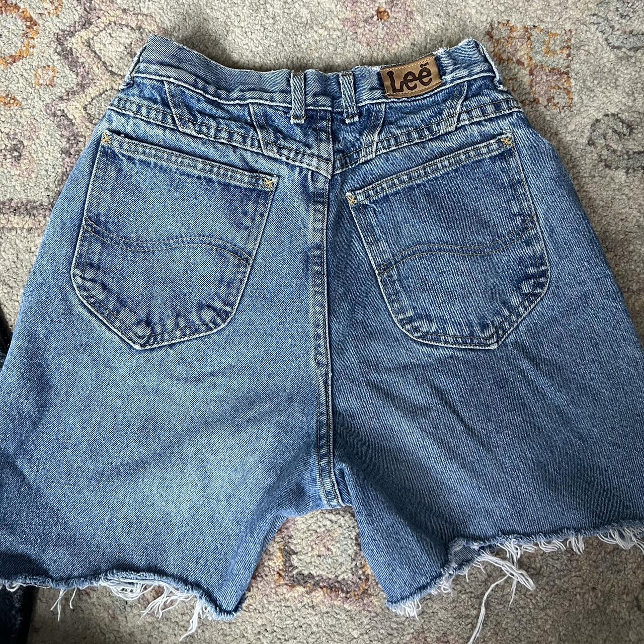 Vintage Lee shorts! These fit like a... - Depop