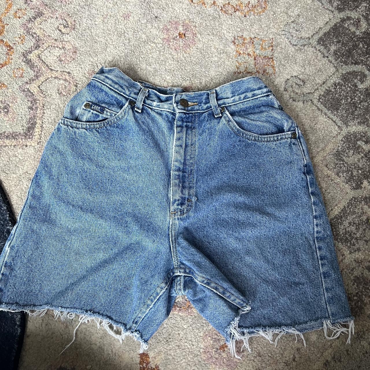 Vintage Lee shorts! These fit like a... - Depop